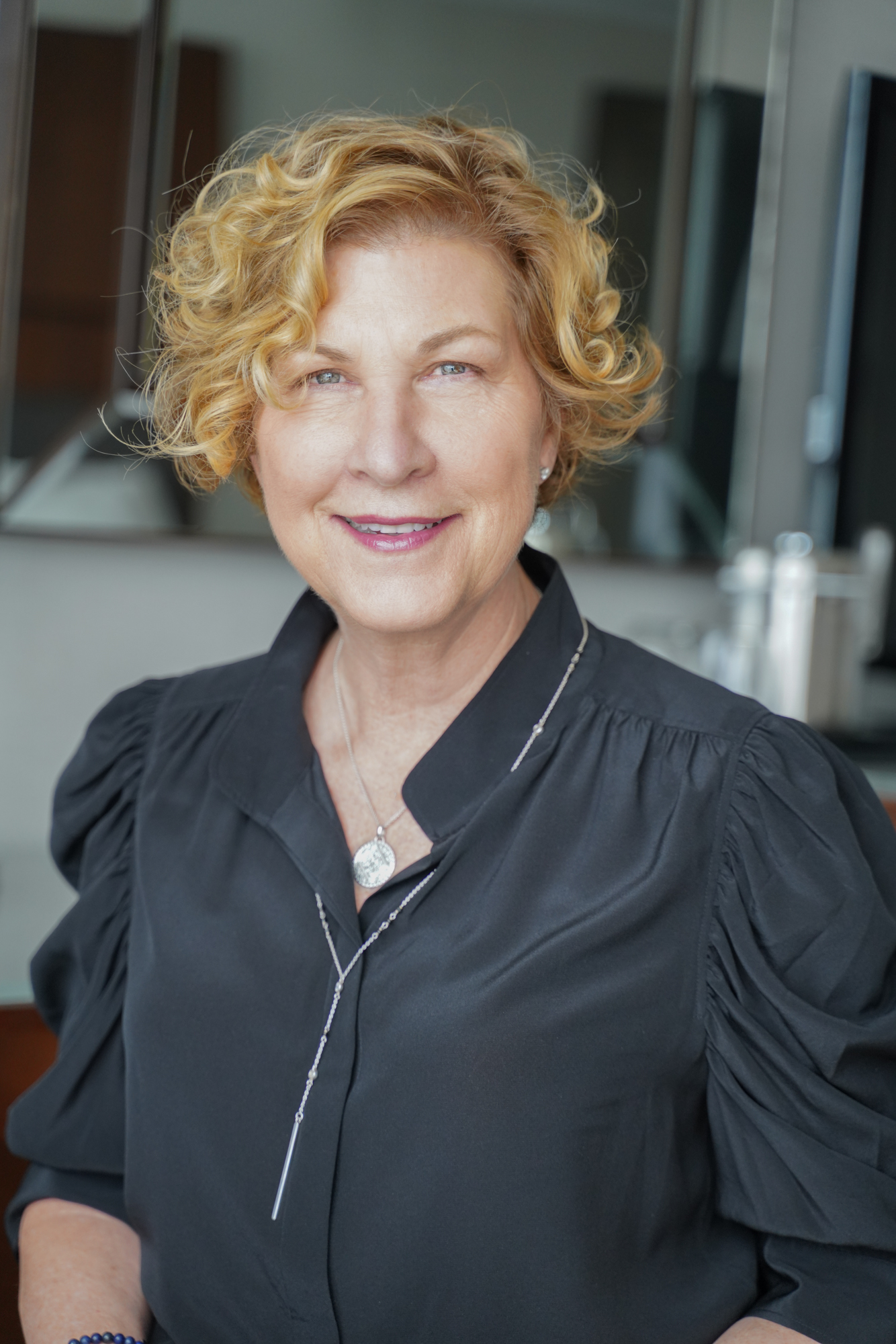 Your Amazing Itty Bitty™ Guide To Packaging Made Simple by Sharon Eucce